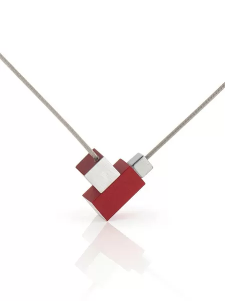 Clic collier C206R staaldraad met rood blokje en balkje