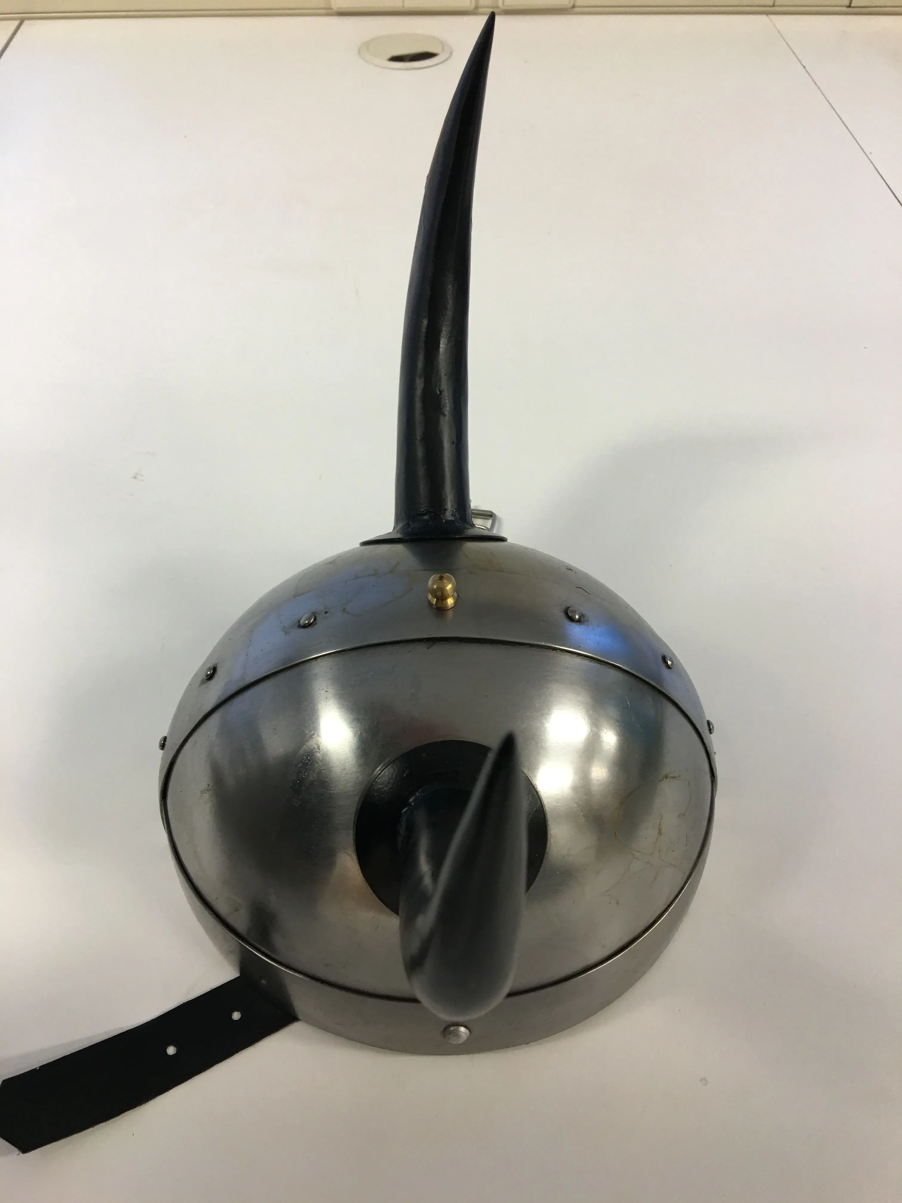 Viking helm – 32 cm – replica in metaaluitstraling