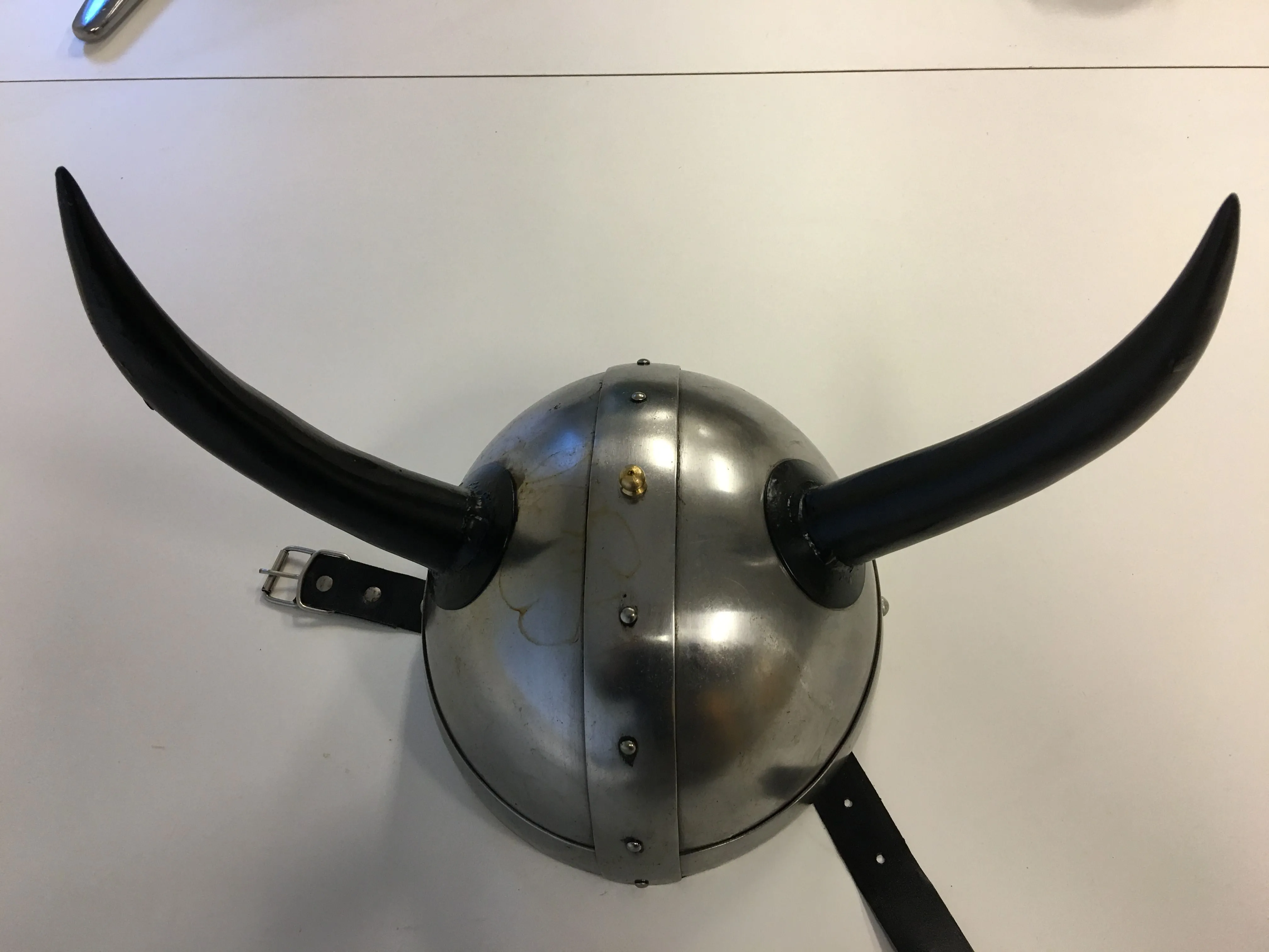 Viking helm – 32 cm – replica in metaaluitstraling