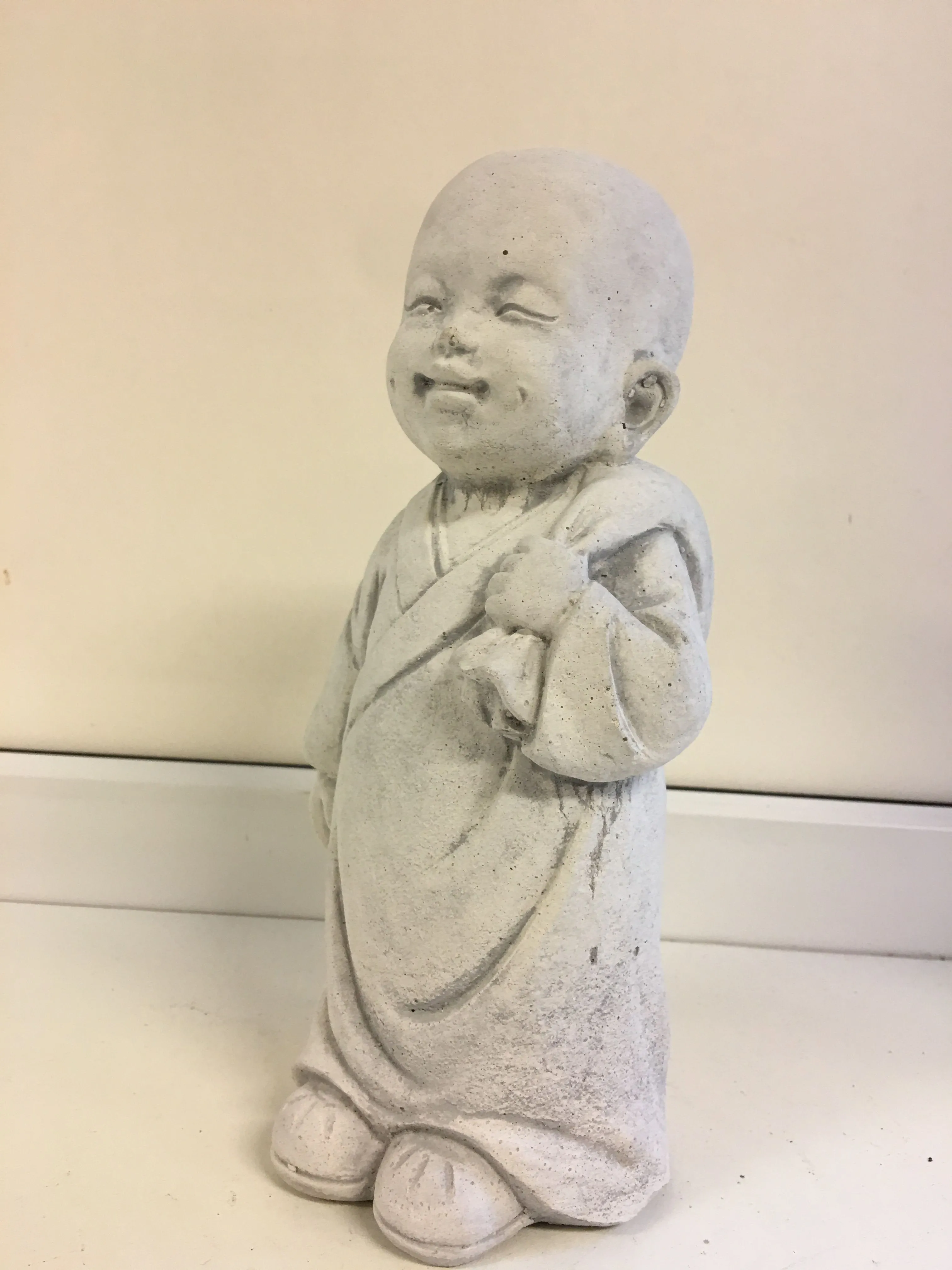 Shaolin monnik - met rugzak - stenen beeld - 24 cm