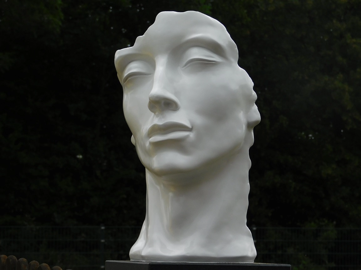 'Das Gesicht' - Polystone Statue - 51 cm - Unikat - weiß
