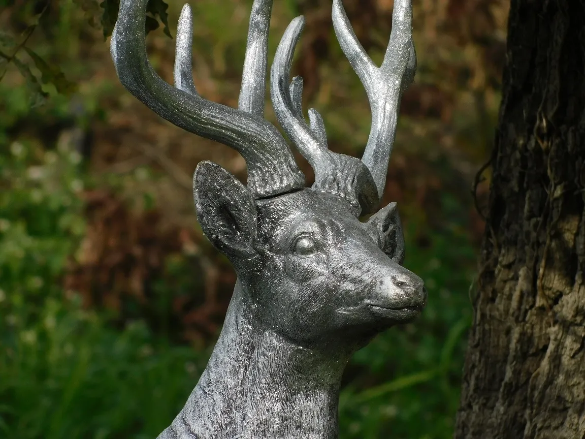 Hert - polystone - 112 cm - zilverkleurig - gedetailleerd