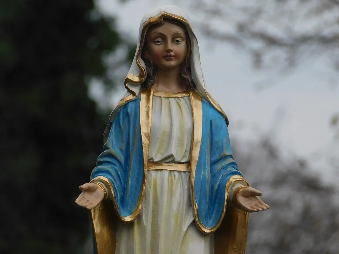 Maria - Polystone-Statue - 44 cm - in Farbe und Detail