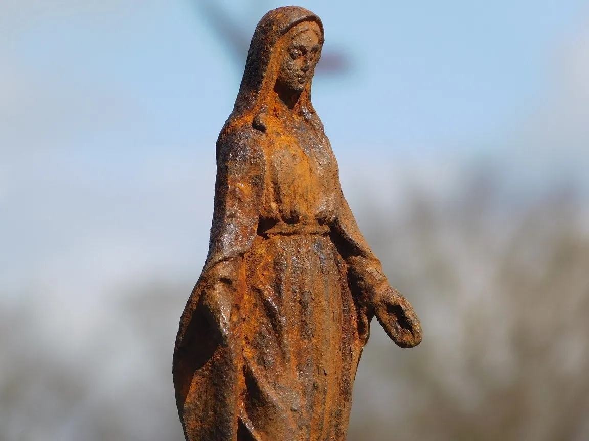 Maria - gietijzeren beeld - 30 cm - rustiek - in detail