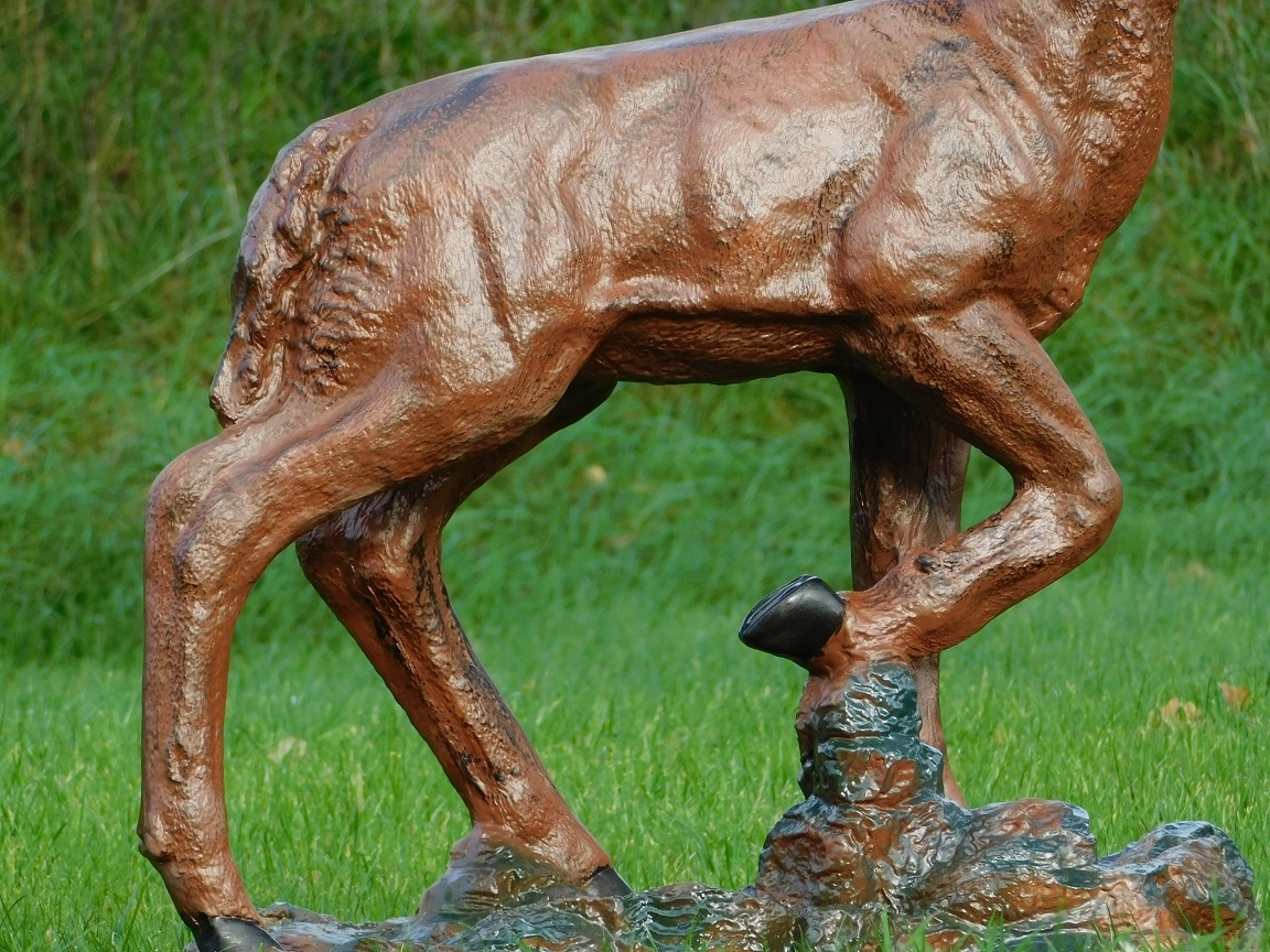 Hirsch stehend - Polystone - 110 cm - braun - detailreich