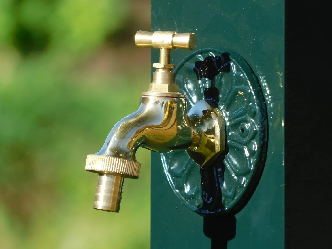Staande Waterkraan 93 Cm Groen Aluminium Met Koperen Kraan Staande Waterkraan 93 Cm Groen Aluminium Met Koperen Kraan