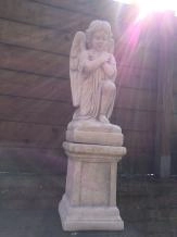 3 Engel in Reihe sitzend - Polystone - 26 cm - altweiß