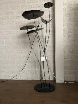 Schöne Metallplatten mit Perlmutt-Finish auf dem Stand