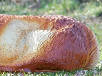 Liggende hert - polystone beeld - 80 cm - in kleur