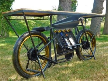 Motorrad-Beistelltisch – industrieller Bartisch mit Weinregal