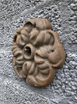 Rustieke rozet - gietijzeren muuranker - rozenmotief